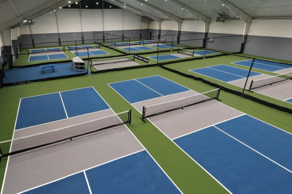 Cải tạo mặt sân pickleball-tennis với 4 lớp sơn USA DECOTURF trên nền ...